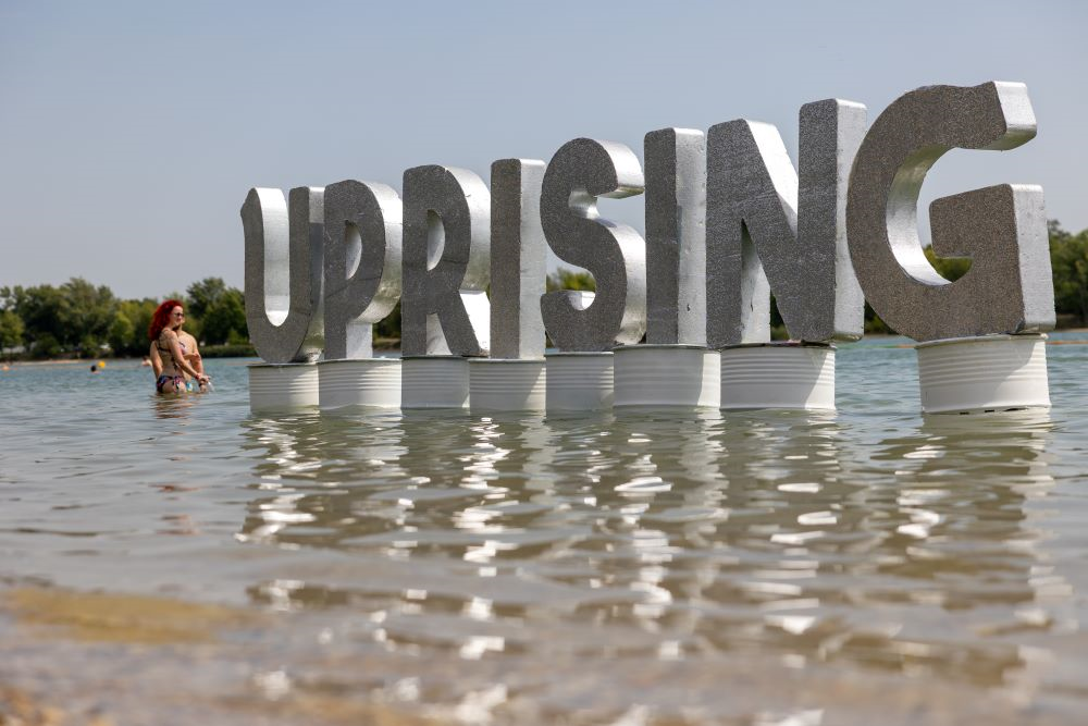 Uprising 2025 priniesol prvý deň plný reggae, rapu a nezabudnuteľnej ...