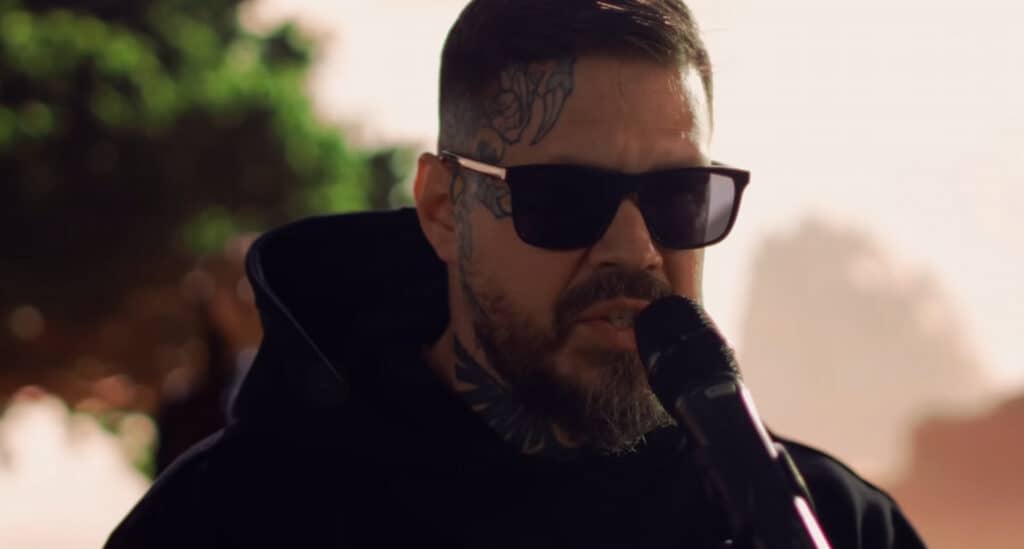 Momo šokoval fanúšikov. Z tvrdého rapera sa stal hlas viery | Rádio VIVA